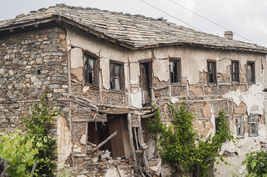 Old Abandoned Broken Decayed Rural Country House – InsideSources